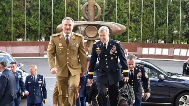 Generalul Bryan Fenton, comandantul SOF americane s-a întâlnit cu ...